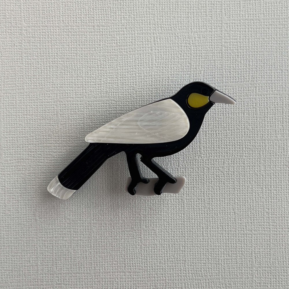 Iris Magpie Brooch Black – Monsterthreads