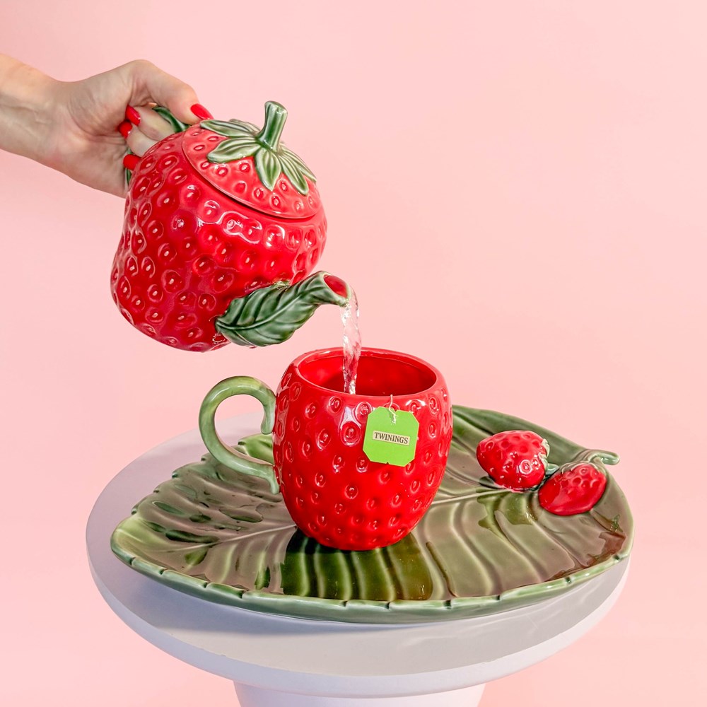Strawberry Teapot Red – Monsterthreads